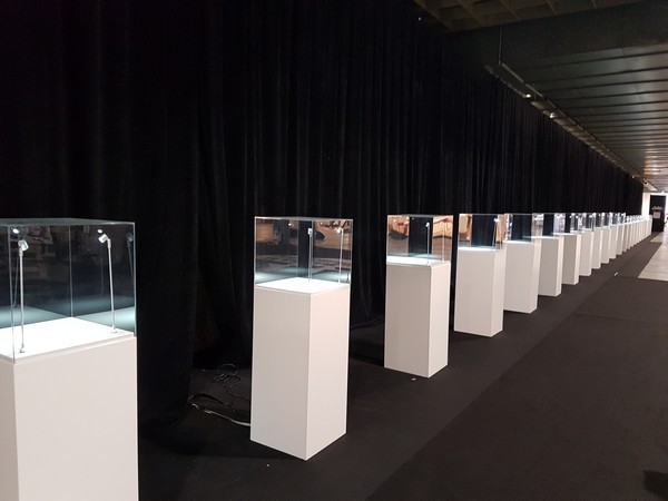 Sokkel met beschermkap en LED kopen ️ Combinatiesokkel